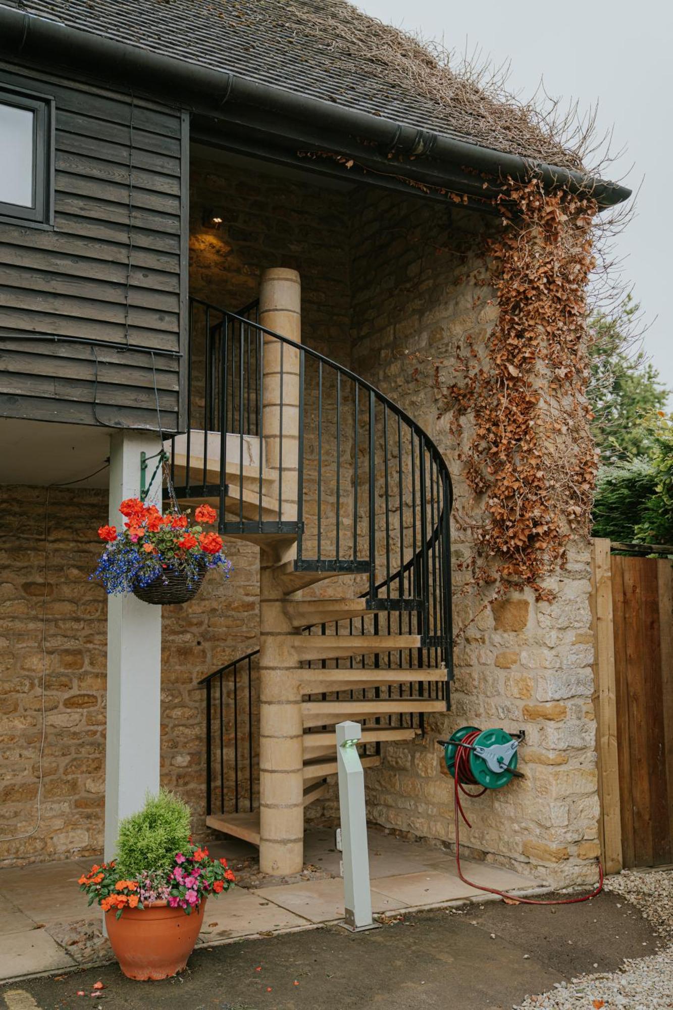 HOTEL REDESDALE ARMS | ⋆⋆⋆ | MORETON-IN-MARSH, UNITED KINGDOM | SEASON ...